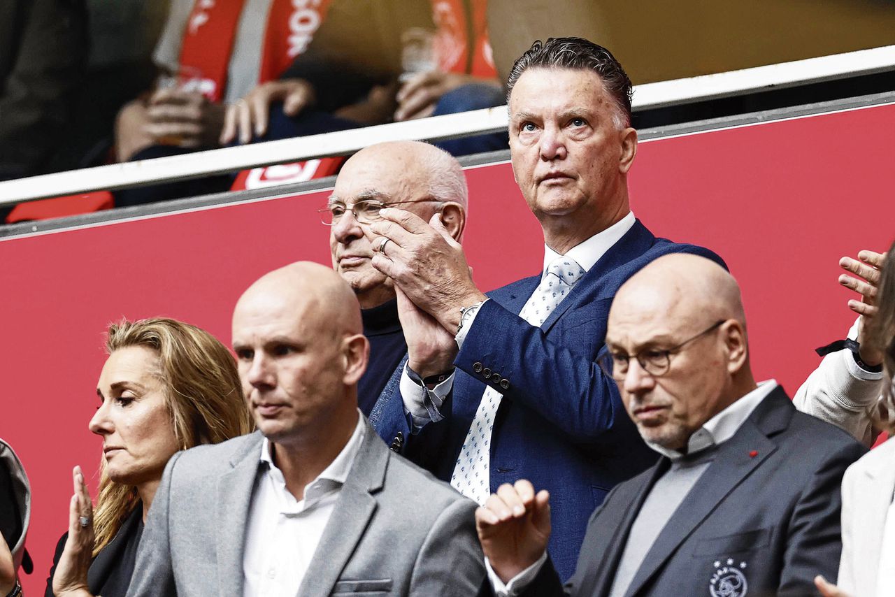 Met oude namen bouwen aan een vernieuwd Ajax - NRC