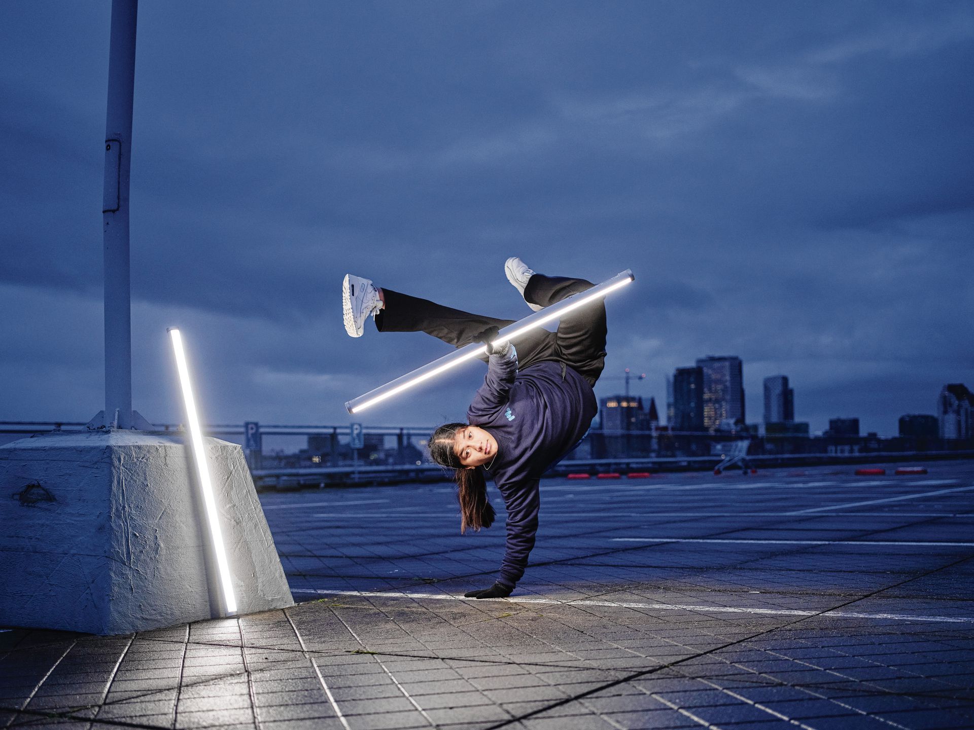 Breakdance-kampioen India Sardjoe (16): ‘Ik verschil denk ik wel iets van leeftijdsgenoten’ - NRC