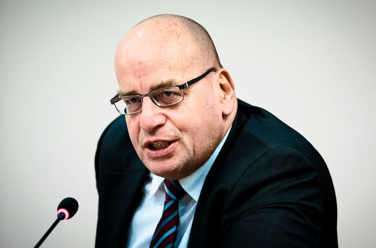 Fred Teeven zit nu ‘op de bus’ - NRC