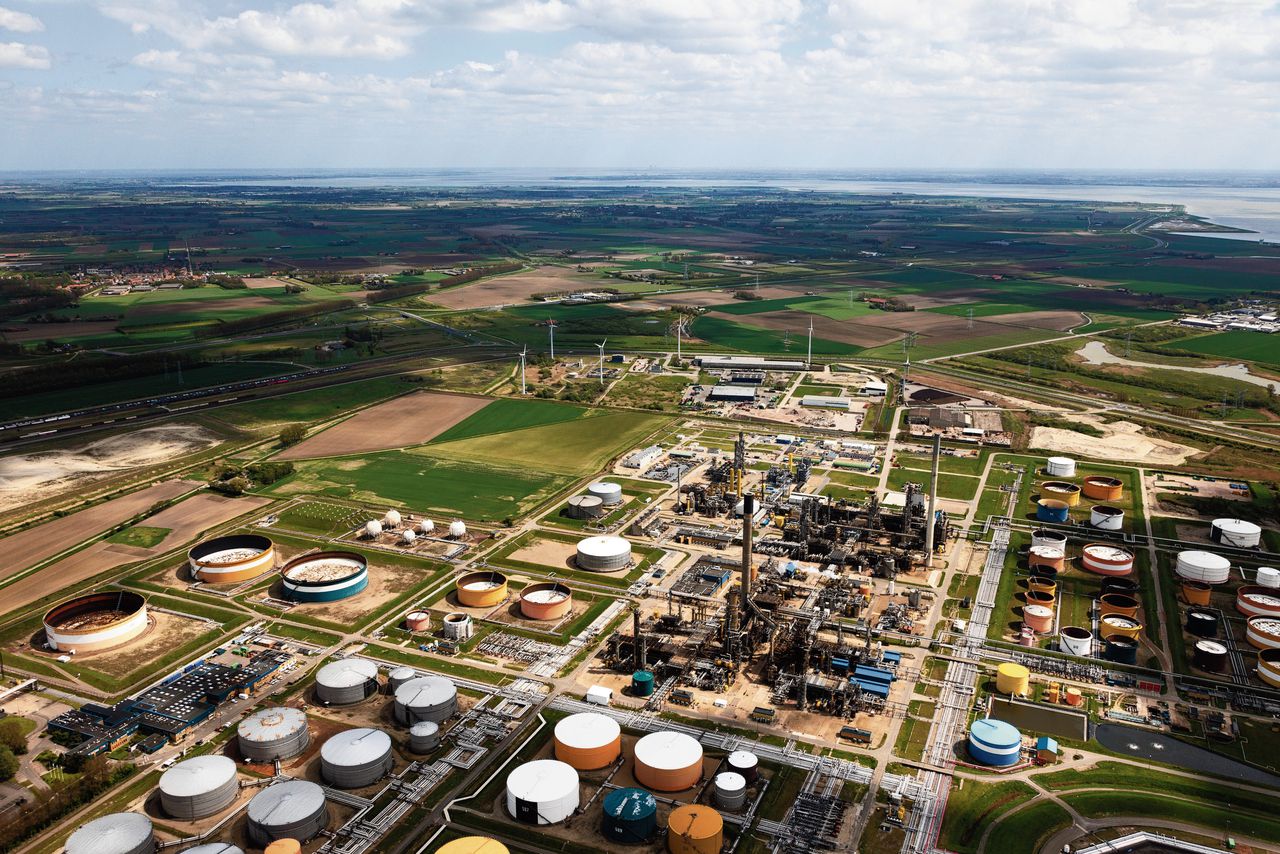 Ook Zeeuwse raffinaderij wil elektrolyser - NRC