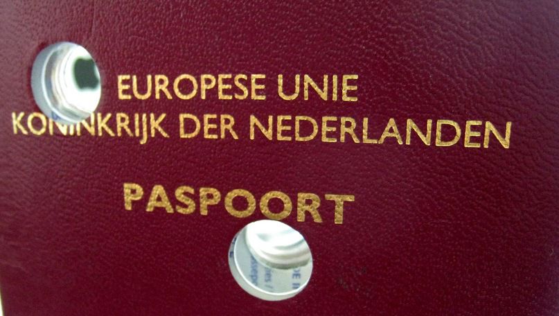 Meerderheid Nederlanders tegen dubbele nationaliteit - NRC