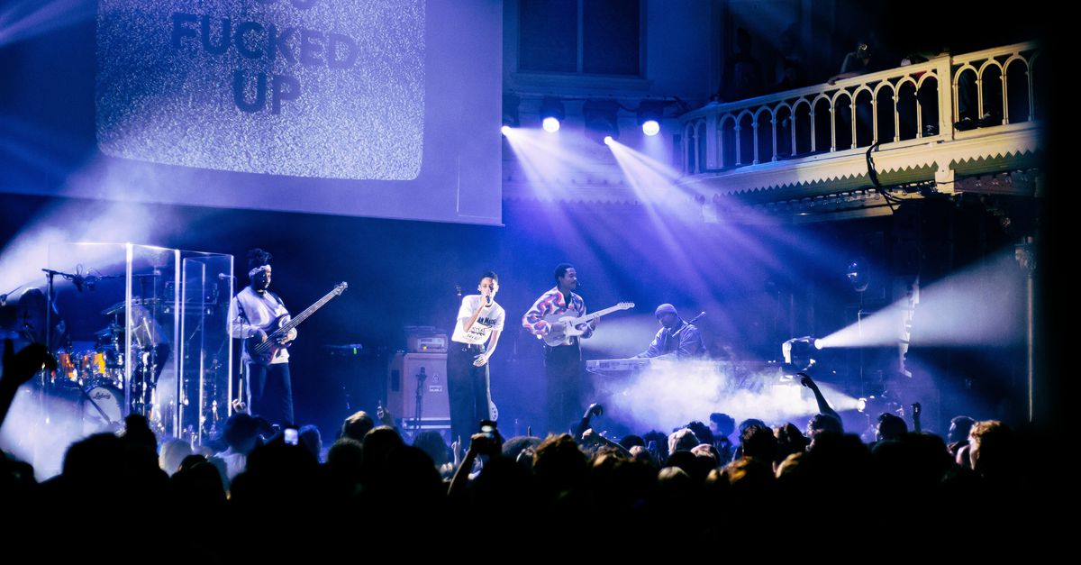 Zwoel feest met genre-brekers van The Internet in Paradiso - NRC