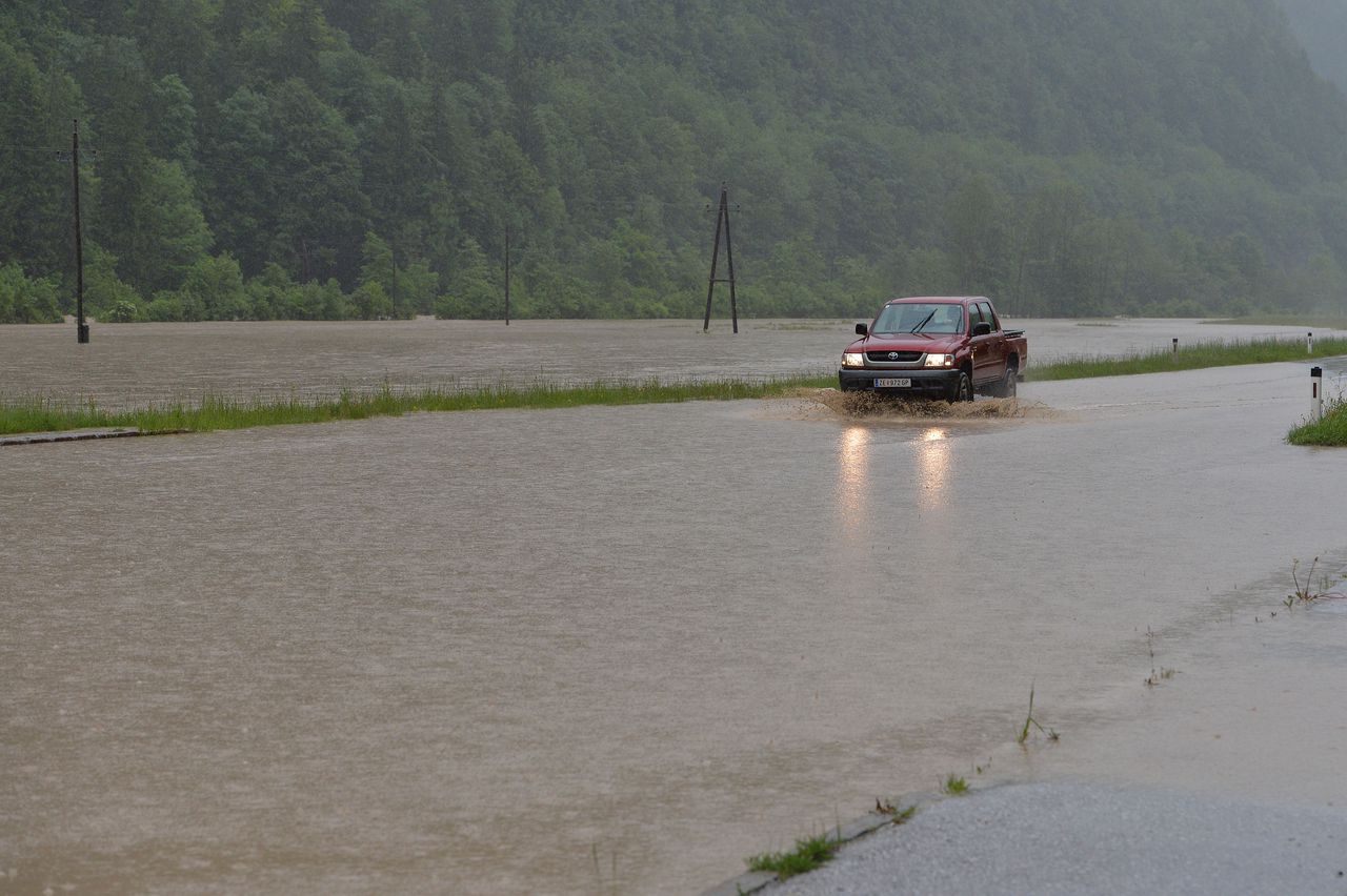 Overstromingen in Duitsland, Oostenrijk, Zwitserland en Tsjechië - NRC