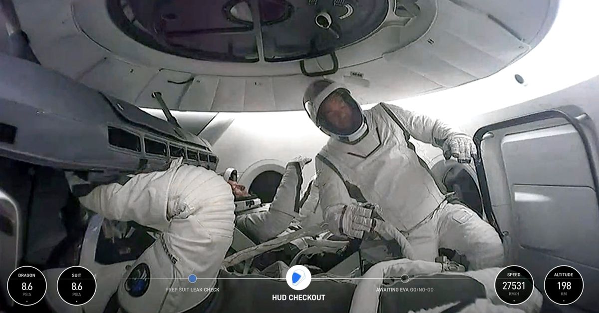 Techmiljardair en SpaceX-medewerker maken eerste commerciële 'ruimtewandeling' in geschiedenis - NRC