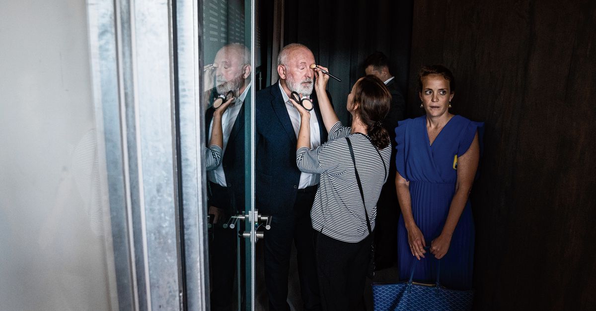 Frans Timmermans: bedeesd op zoek naar het politieke midden - NRC