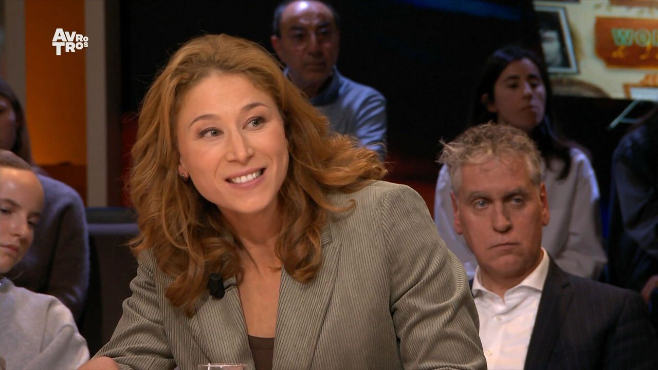 Tv-recensie | Kassa-presentatrice Amber Kortzorg trok gesprek over NPO-bezuinigingen breder bij ...