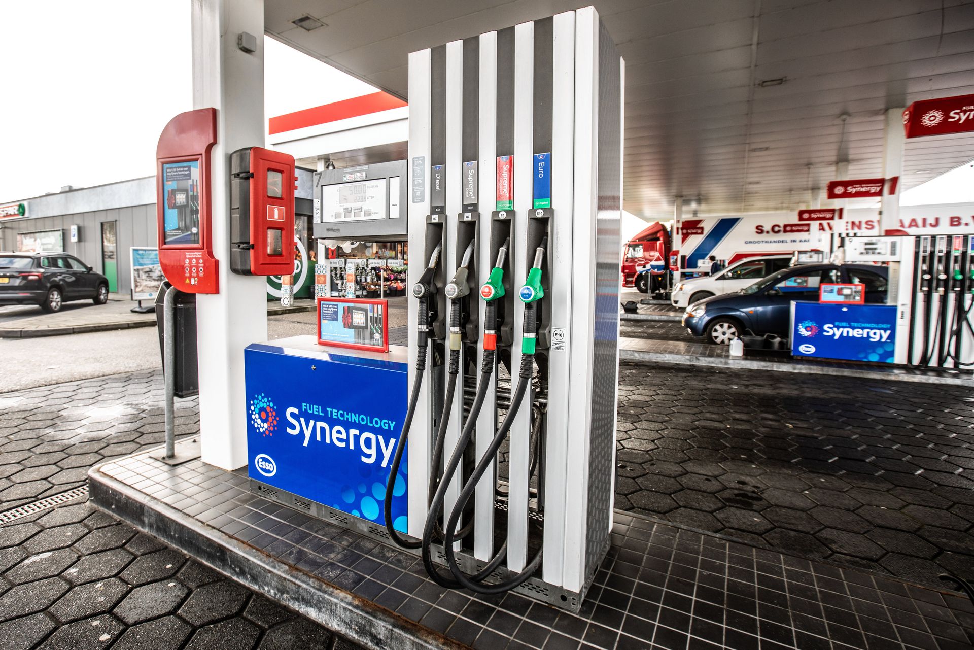 Hoge inflatie in Nederland door dure brandstof en hogere prijzen ...