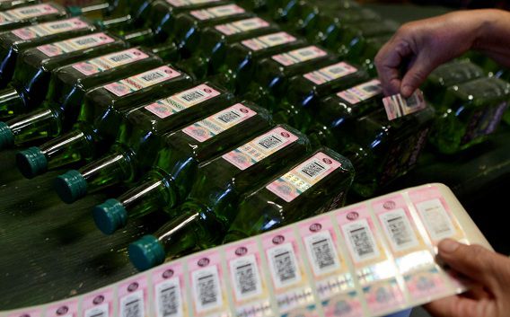 Tsjechië verbiedt export sterke drank wegens vergiftigingsschandaal - NRC