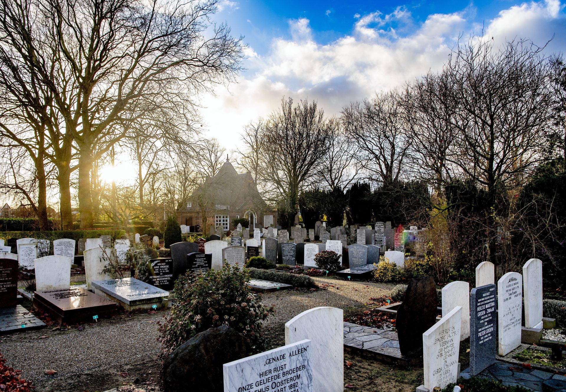 Nabestaanden kiezen jaren na begrafenis alsnog voor opgraven en ...