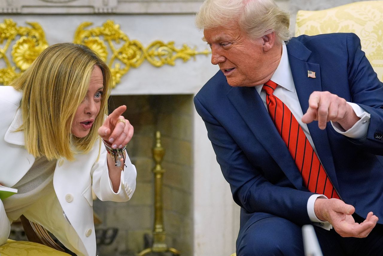 Meloni haalt met charme-offensief Trump naar Europa - NRC