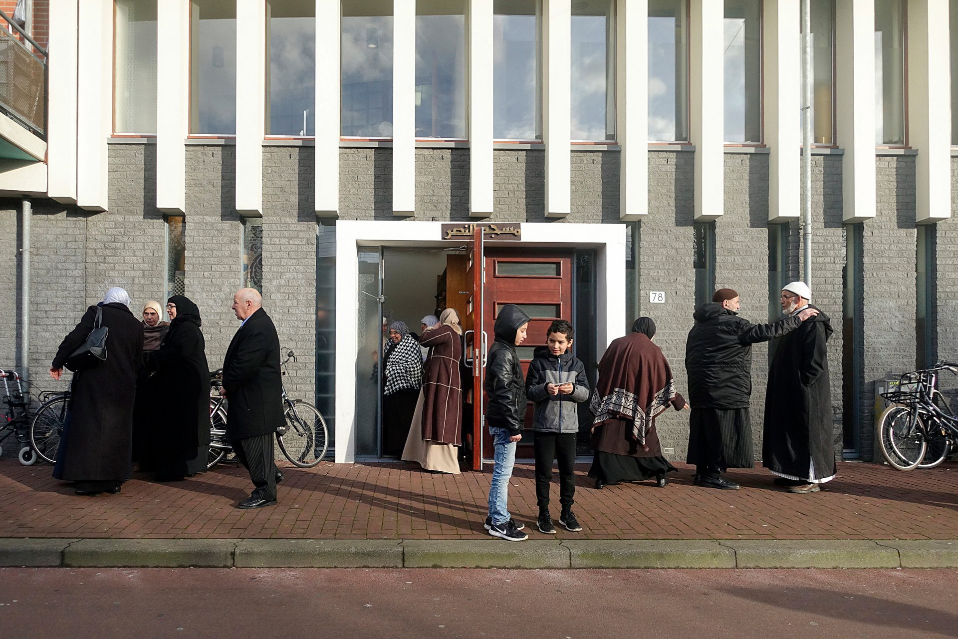 Woordvoerder Nasr Moskee Amsterdam-Oost met dood bedreigd - NRC