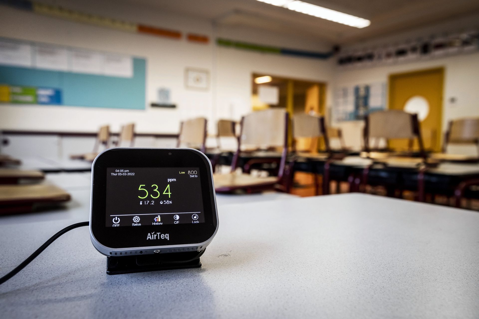 CO2-meter in klaslokalen vanaf volgend schooljaar verplicht - NRC