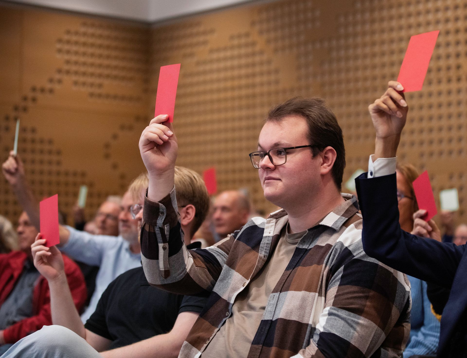 Als de Raad van State z’n deuren op de Kneuterdijk opent, roept de een ...