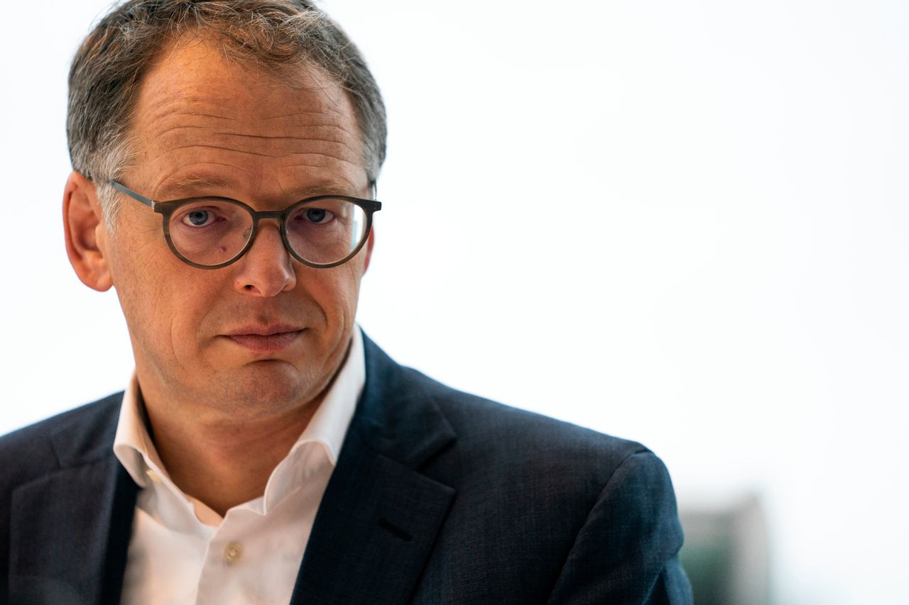 Volksbank verhoogt stroppenpot, financieel directeur moet vertrekken - NRC