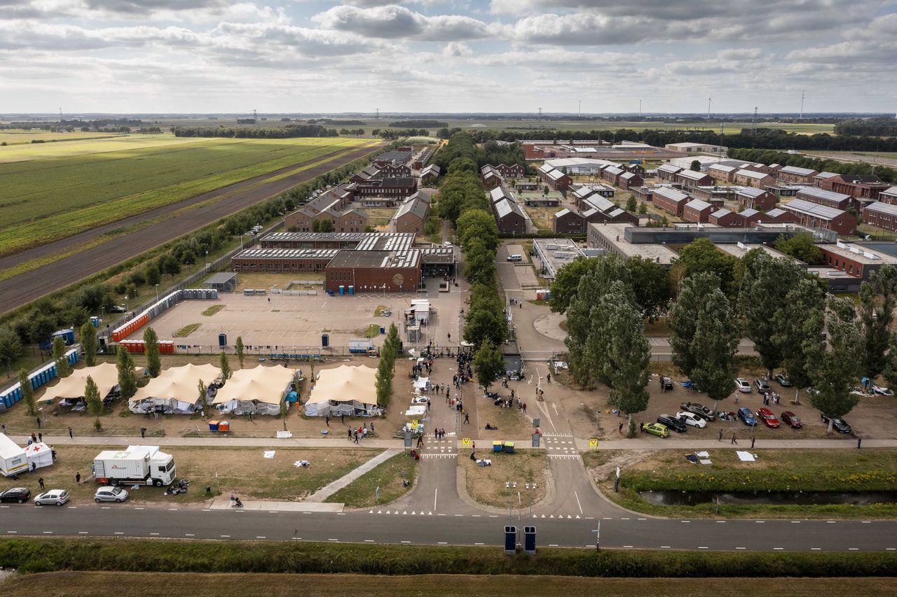 Minderjarige alleenstaande asielzoekers in Ter Apel worden geëvacueerd ...