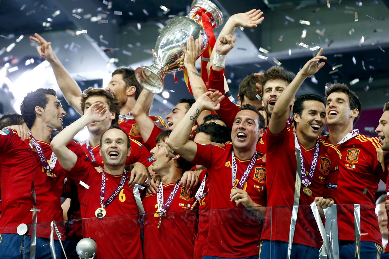 EK voetbal van 2020 wordt verdeeld over heel Europa - NRC