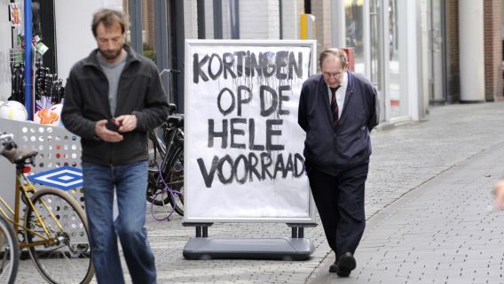 Slechte maand voor winkels - vijf procent minder omzet in maart - NRC