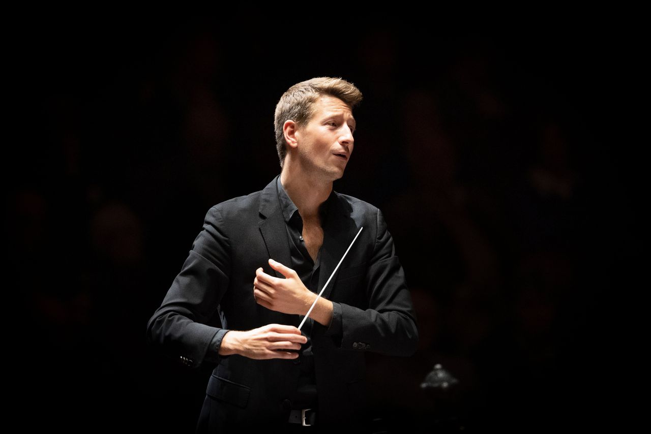 Duncan Ward toont verrassende kanten zijn orkest en zichzelf - NRC