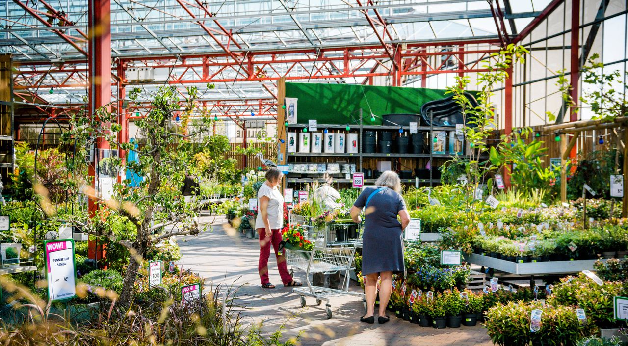 Tuincentra doen bestrijdingsmiddelen met glyfosaat in de ban - NRC