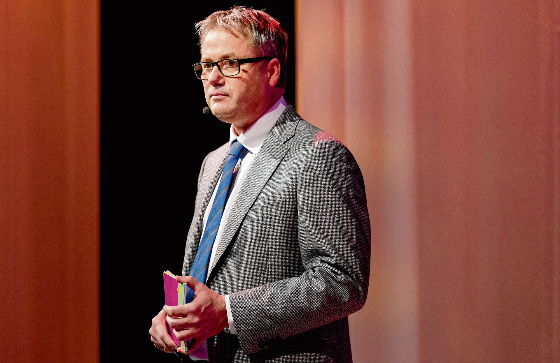 Topman Hagoort verlaat publieke omroep - NRC