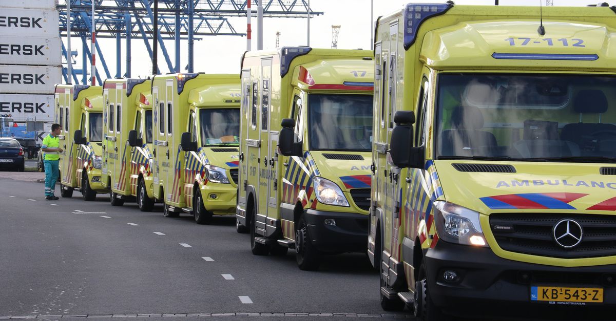Ambulancepersoneel in Rotterdam en Leiden staakt volgende week - NRC