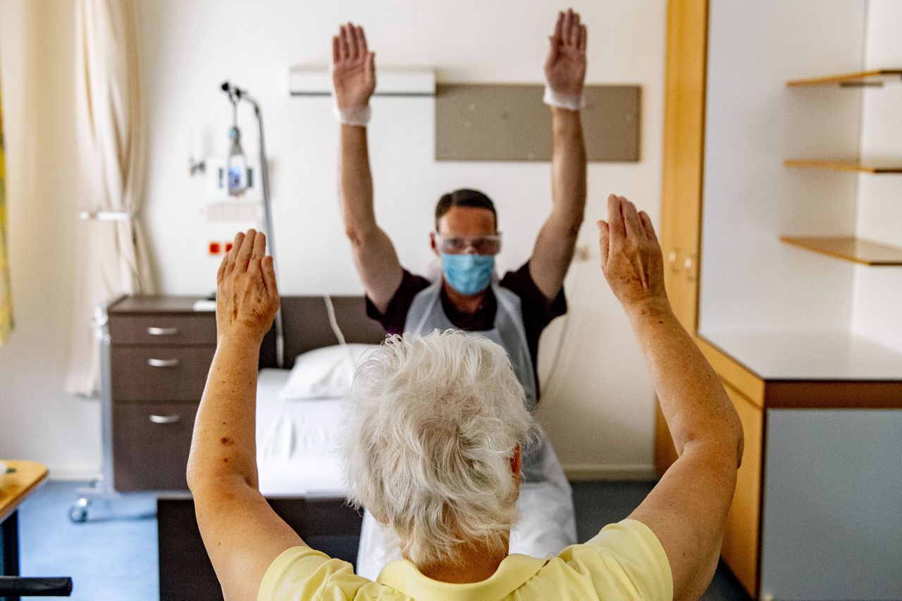 Voorlopig geen compensatie voor zorgmedewerkers die door long covid baan verloren - NRC