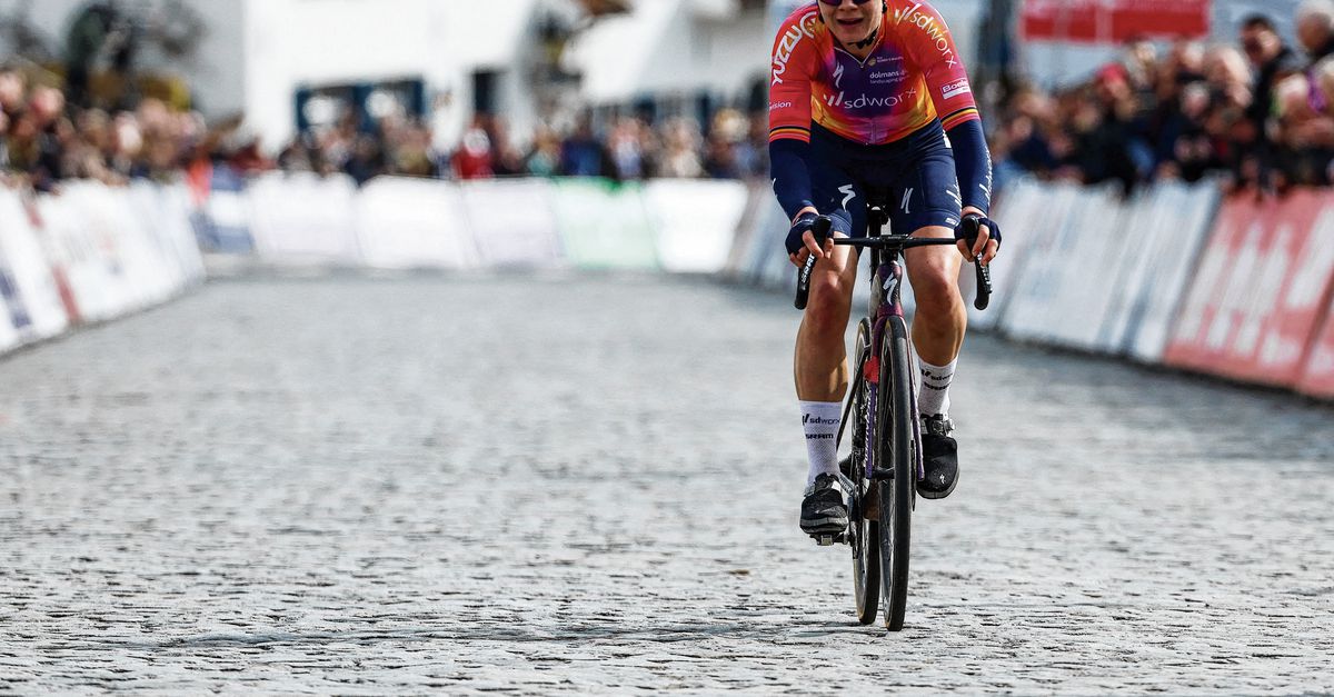 Kopecky eert overleden broer met zege in Nokere - NRC