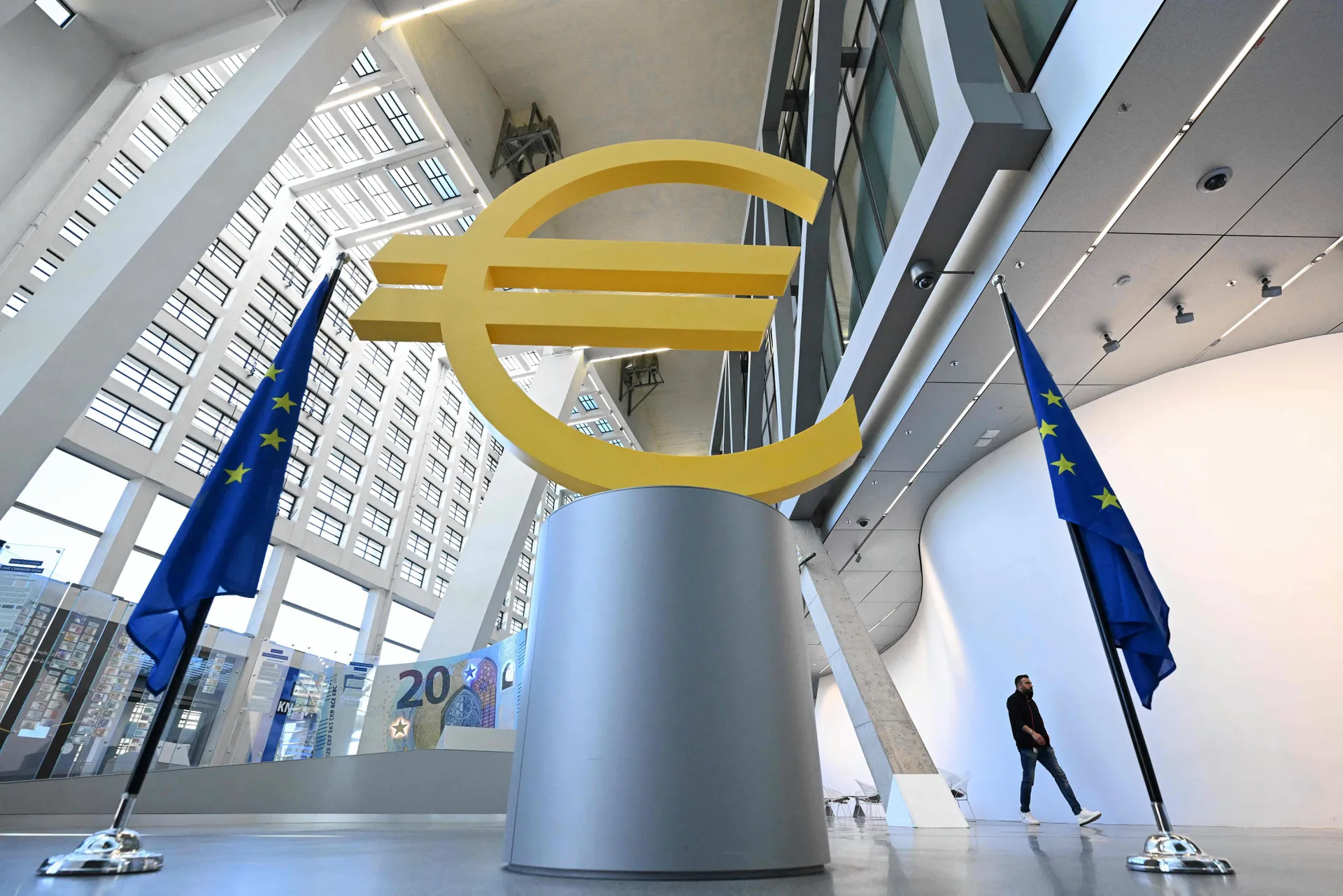 ECB en Britse centrale bank houden rente ongewijzigd, Iran-oorlog drukt ...
