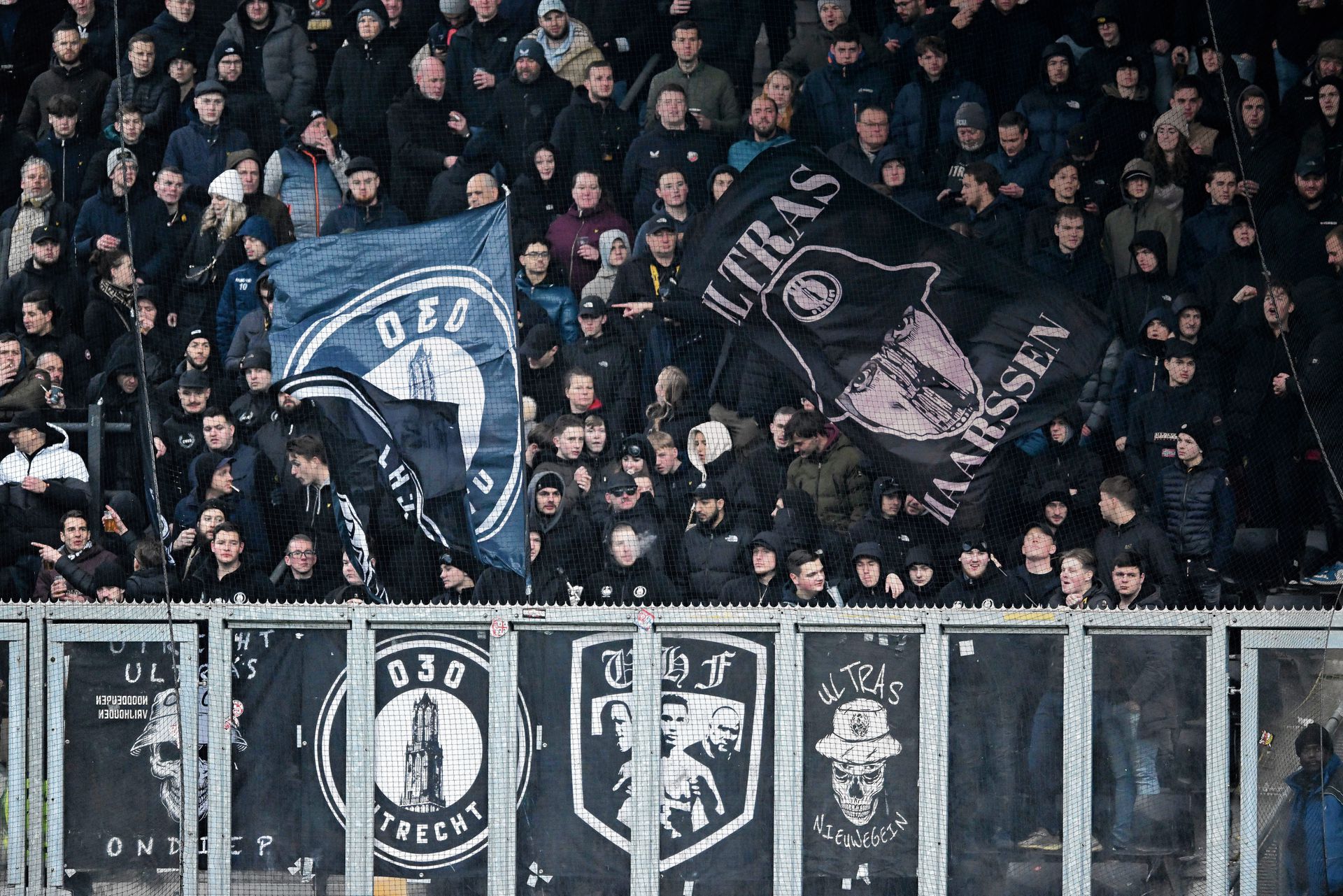 Balanceren tussen hard aanpakken, onderwijzen en privileges geven: hoe ...