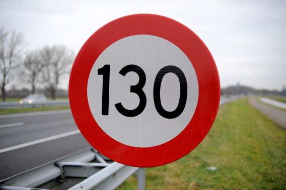 Plan voor invoering 130 kilometer-zones gaat door - NRC