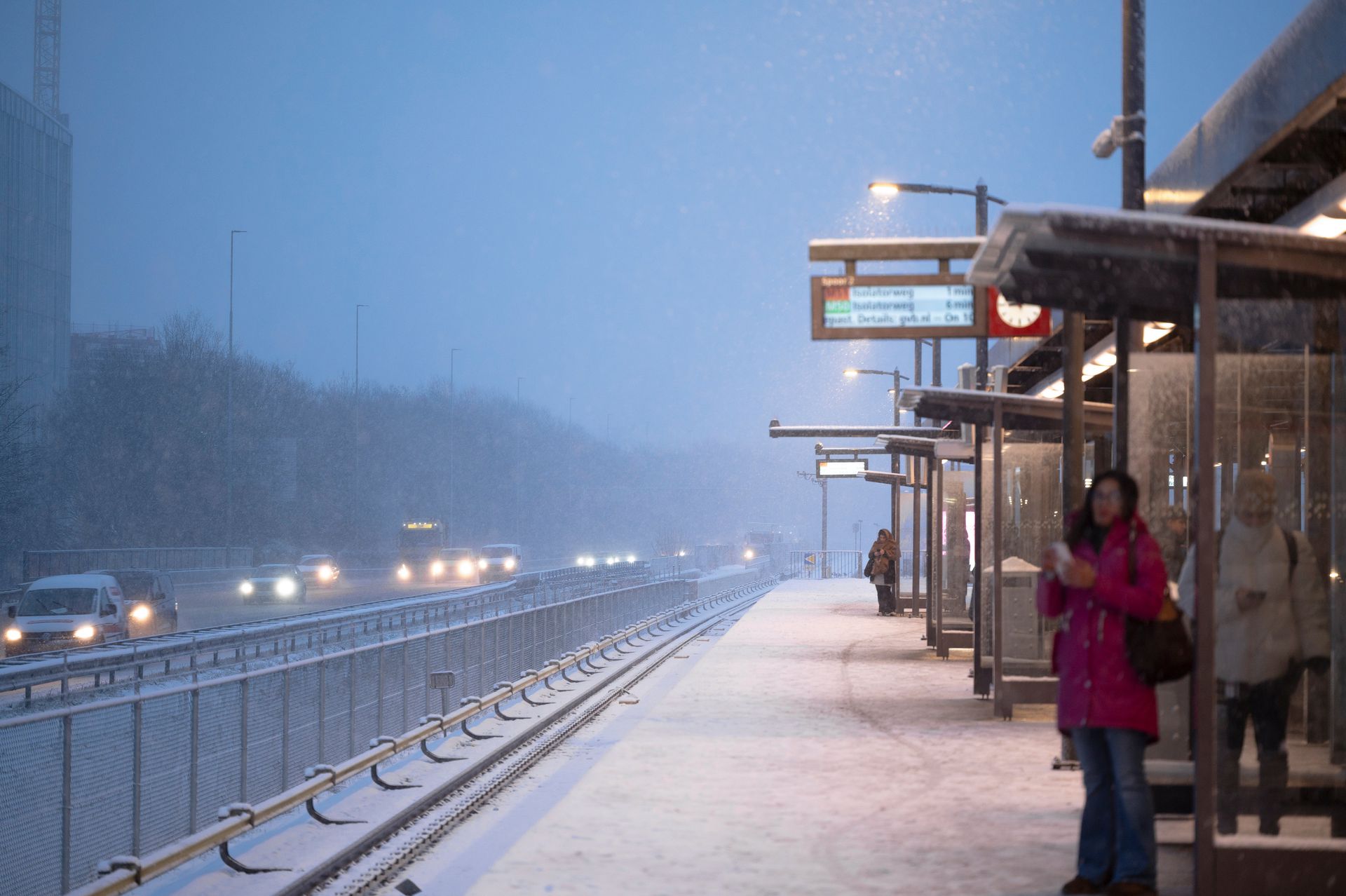 NS laat nog twee dagen minder treinen rijden, Schiphol denkt donderdag ...