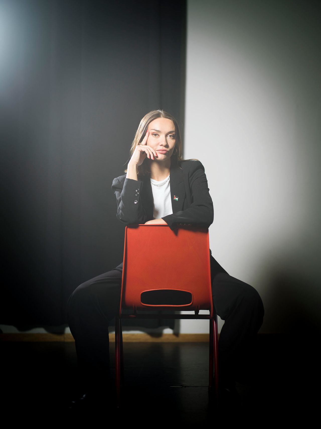 Regisseur Daria Bukvić: ‘Ik wéét dat je de wereld kan verbeteren met theater' - NRC