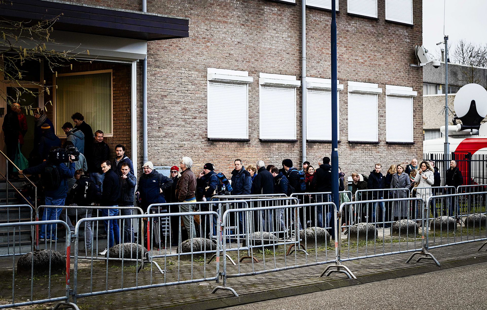 Holleeder investeerde toch miljoenen bij Endstra - NRC