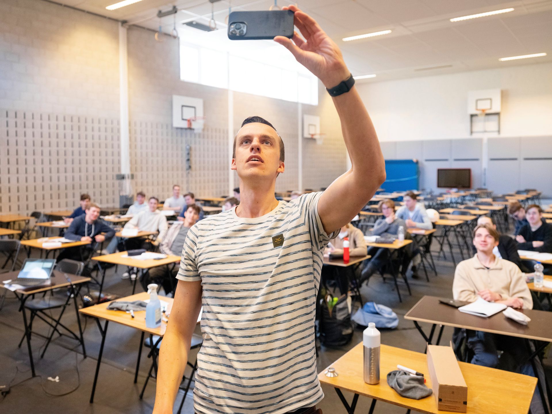 Filmpjes over wiskunde bingen de avond voor je toets: ‘Niet alle helden dragen capes, sommige ...