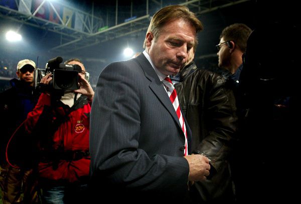 Co Adriaanse rond met FC Twente - NRC