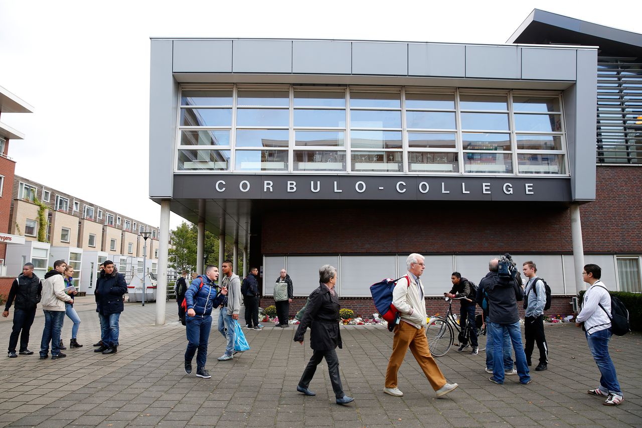 16-jarige jongen krijgt 20 maanden cel voor doodsteken klasgenoot - NRC