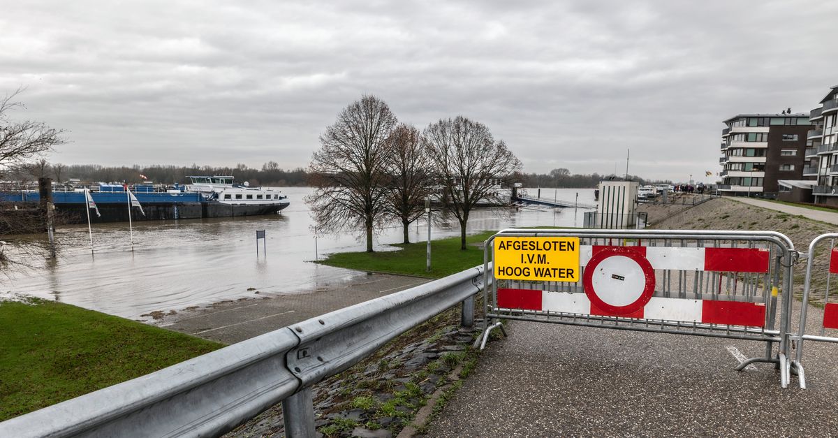 Waterstand van de Rijn bereikt piek bij Lobith, Overijsselse Vecht op ...