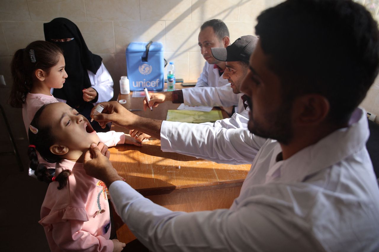 WHO: zeker zes gewonden bij aanval op poliovaccinatiecentrum in Gaza - NRC