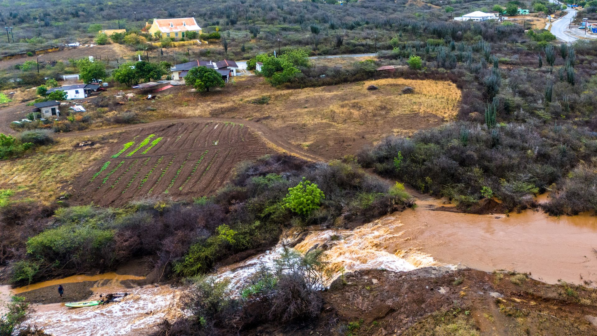 Veel schade in westen van Curaçao na overstromingen - NRC
