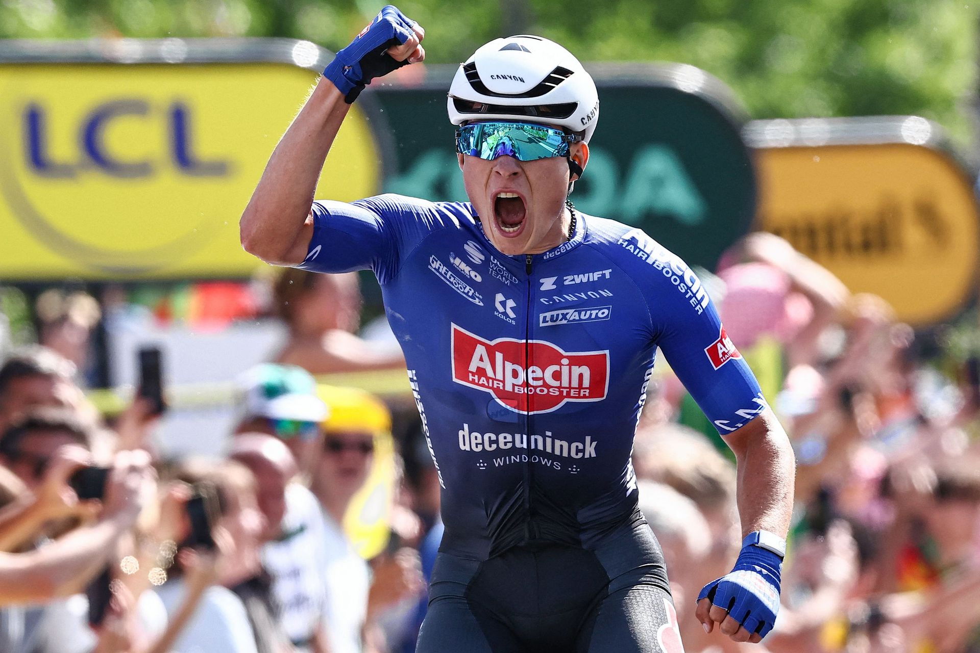 Belgische sprinter Philipsen wint derde etappe in Tour de France - NRC