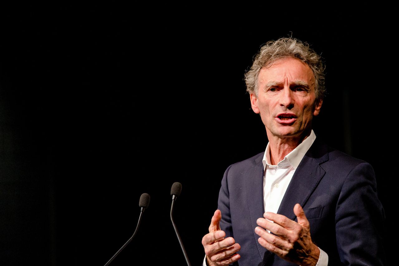 Versnipperd R’dam moet ‘helemaal anders’ formeren - NRC