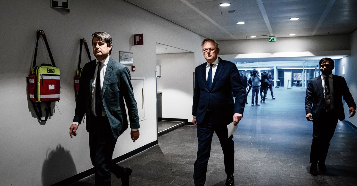 Staatssecretaris Idsinga treedt af om toon Wilders en laat de coalitie ...