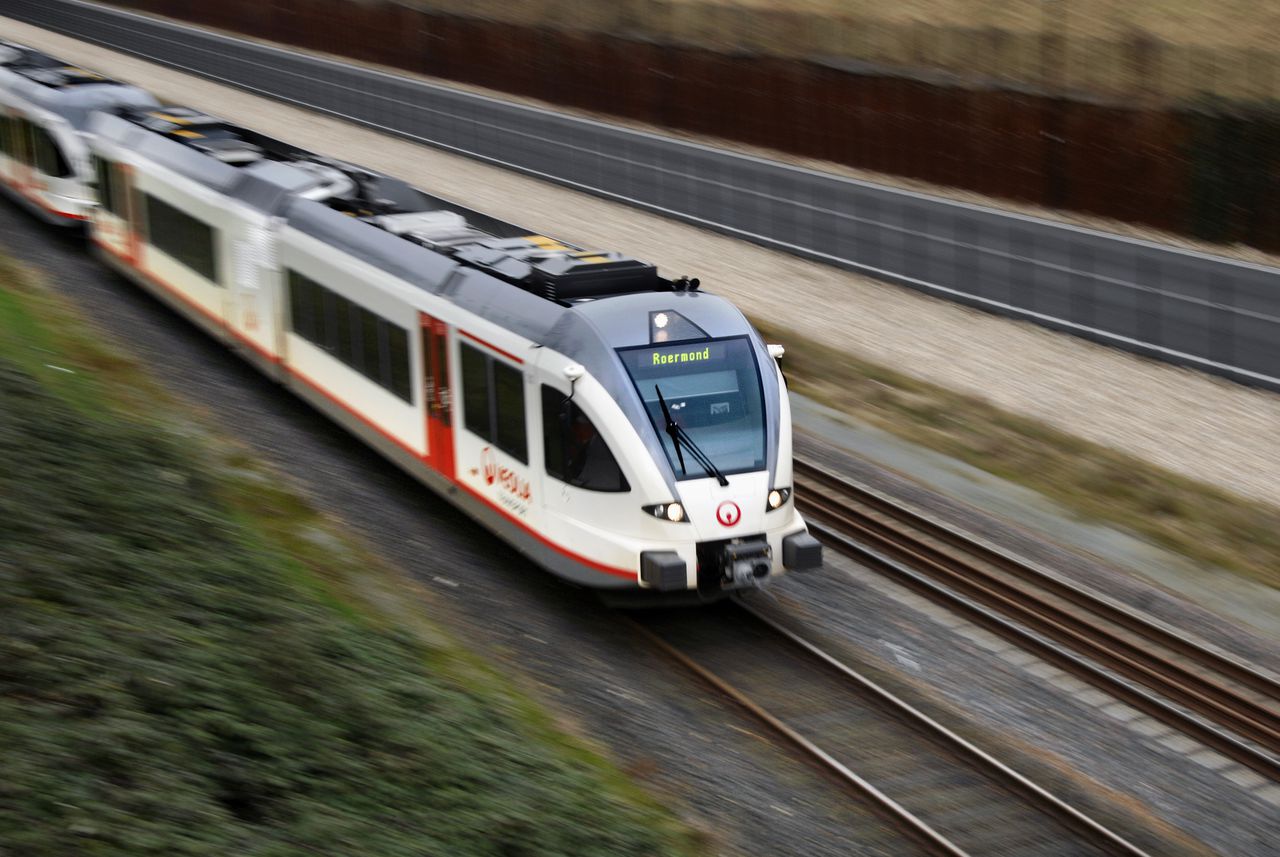 Veolia snijdt flink in Nederland - NRC