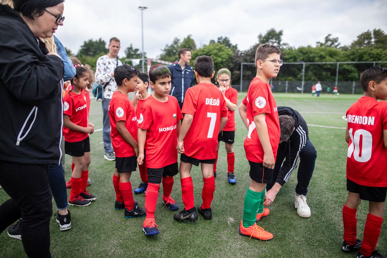 Op het WK Adoptiekids draait het niet om voetbal, maar om herkenning - NRC