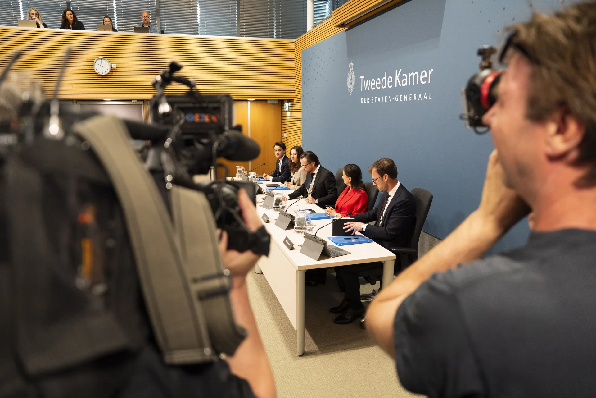 Eerste dag verhoren parlementaire enquête corona: viroloog Marion ...