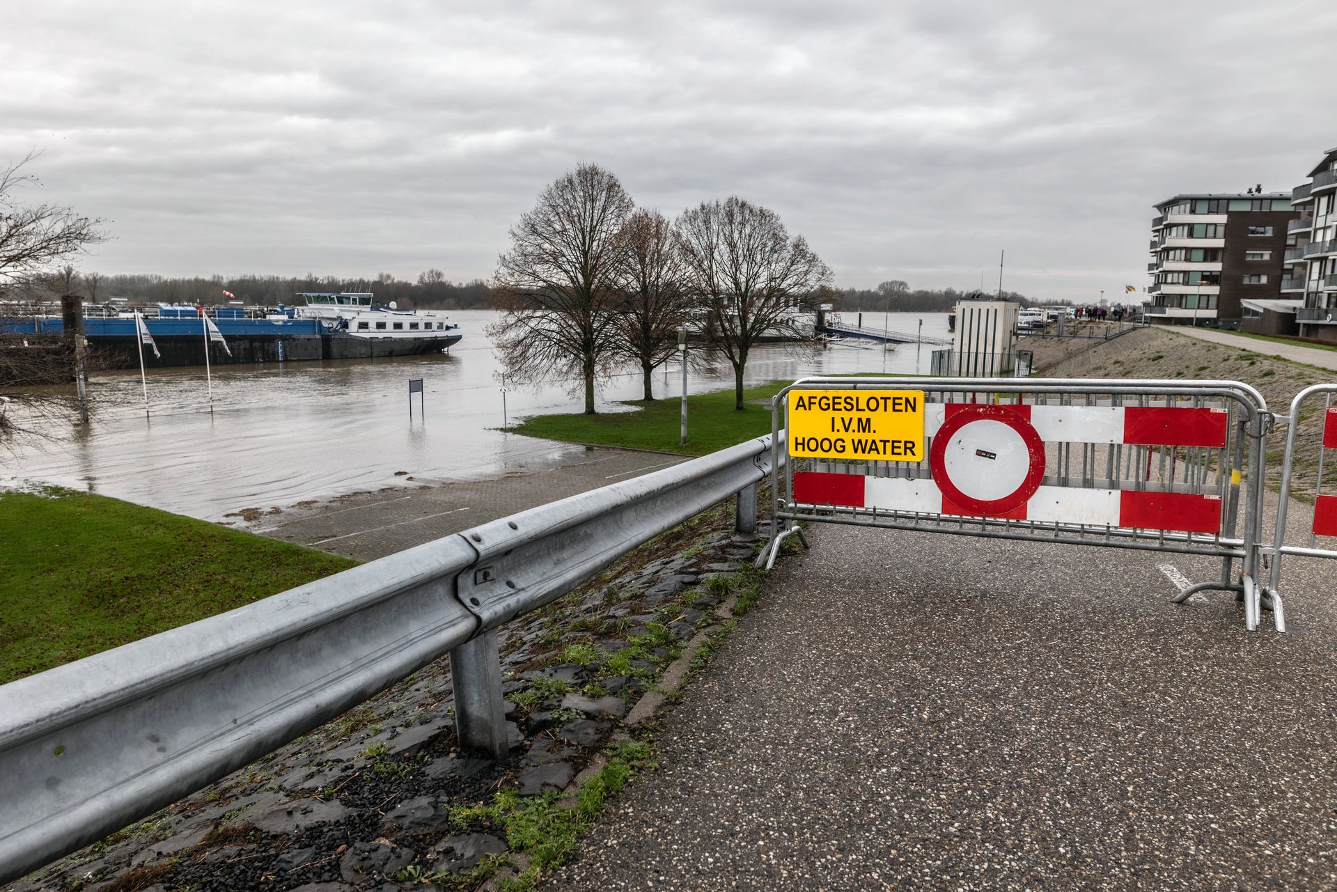 Waterstand van de Rijn bereikt piek bij Lobith, Overijsselse Vecht op ...