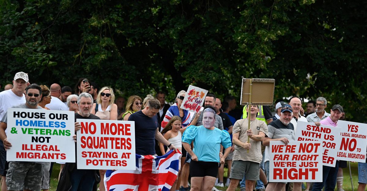 Gewelddadige rellen zijn de eerste grote test voor premier Keir Starmer ...