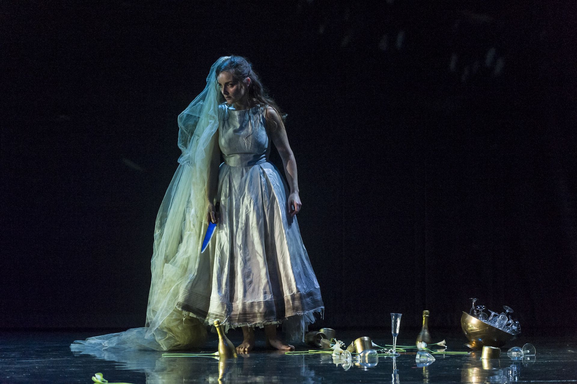 ‘Hamlet’ door Opera2day grijpt bij de lurven - NRC