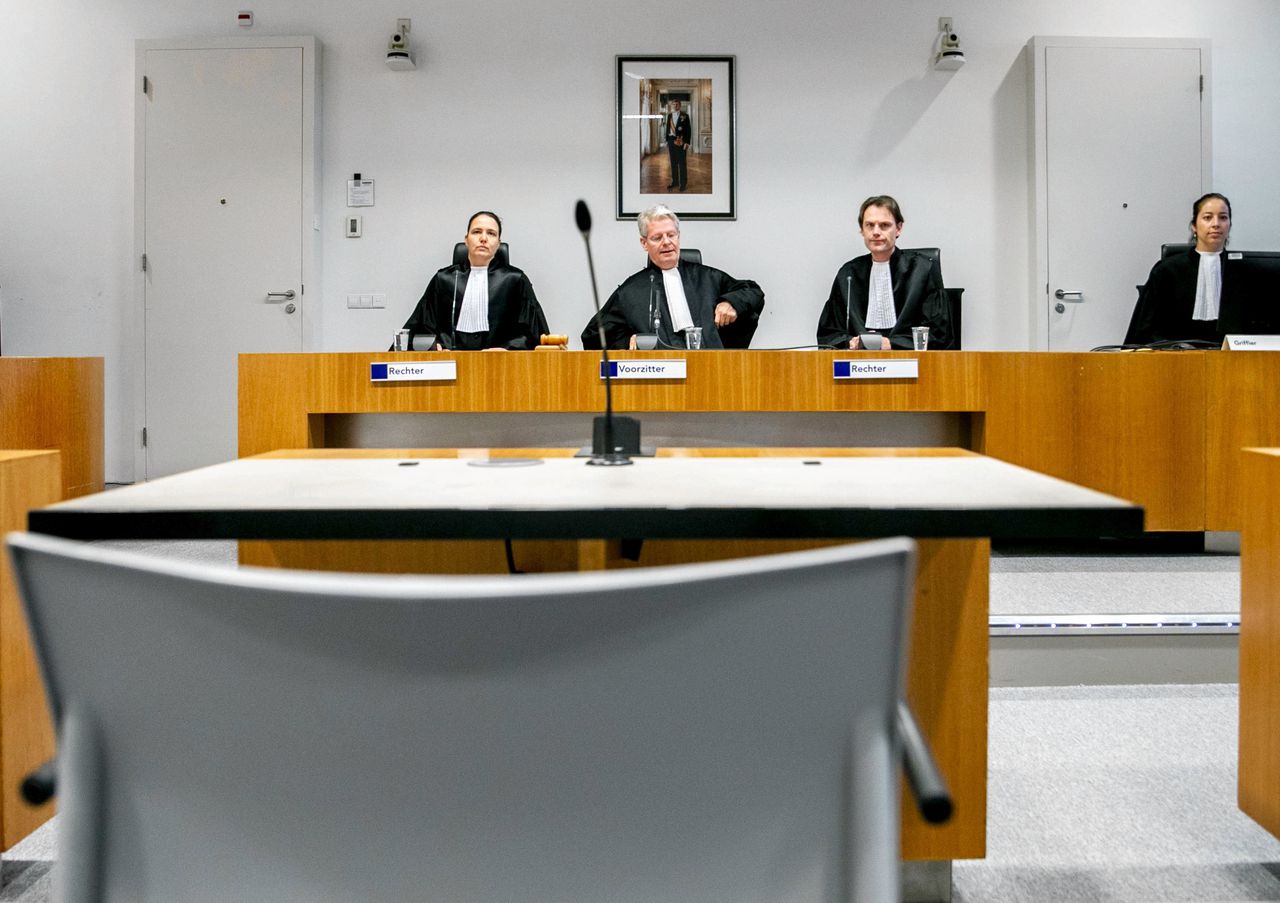 Verdachte Gökmen T. niet bij zitting na verzet tegen vervoer - NRC