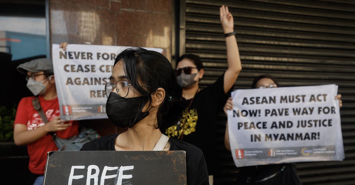 VN-onderzoekers: ‘Dramatische’ toename oorlogsmisdaden in Myanmar - NRC